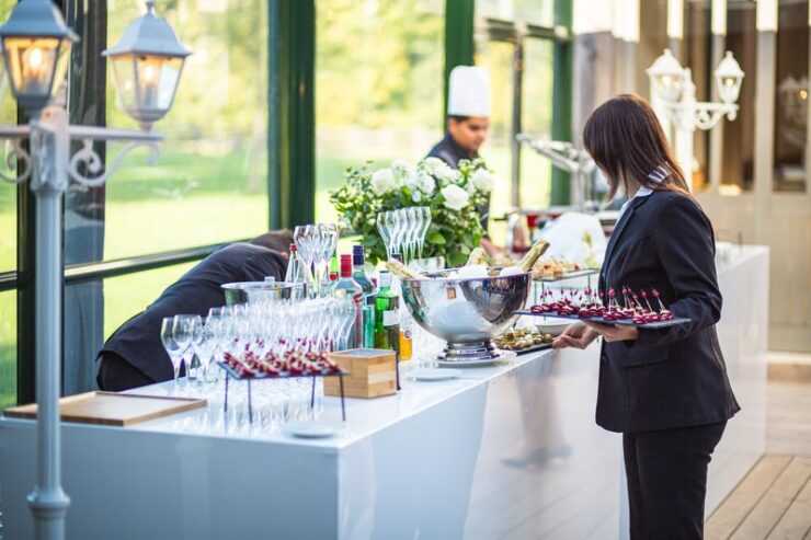 6 Benefits of Having Catering Service for Employees - Overlook Press