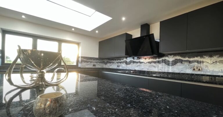 Colorful Brilliance: Stylish and Durable Colored Glass Splashbacks in ...